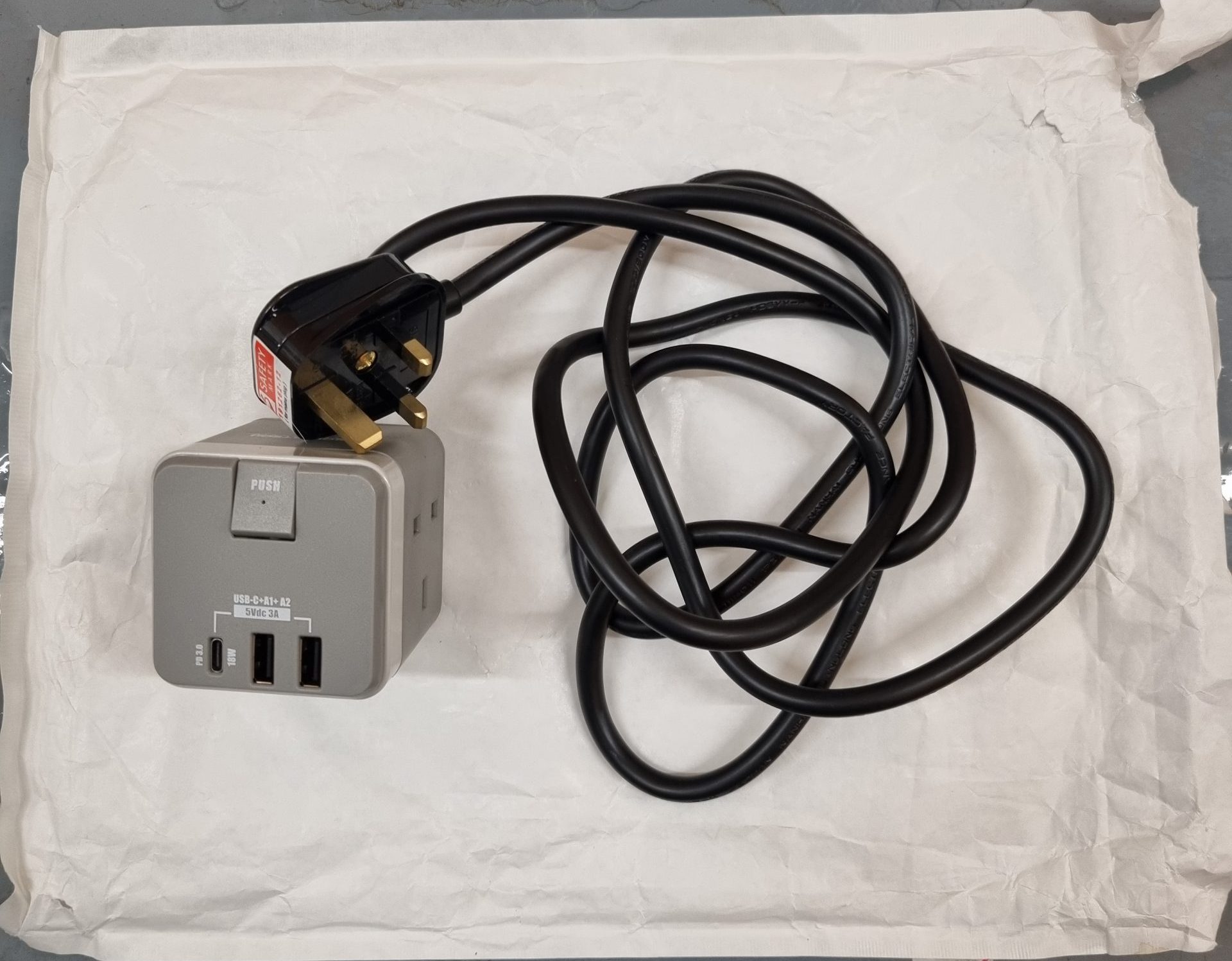 Power Outlets - Small - Black/Grey - Minnac Logistics